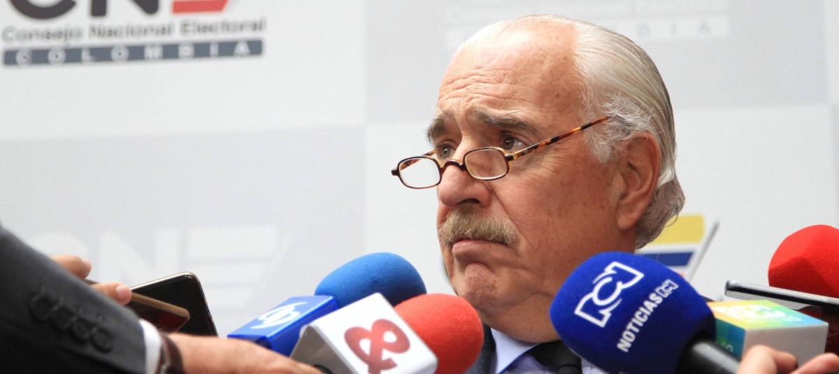 Expresidente Andrés Pastrana fue admitido por las autoridades migratorias de Angola tras retención