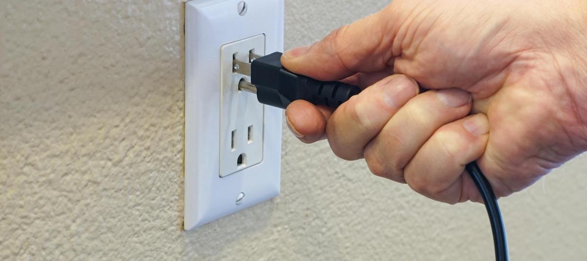 ¿Va a viajar en Semana Santa? Los aparatos que debe desenchufar si va a ...