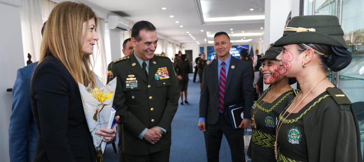 Policía de Colombia y directora de la DEA acuerdan atacar 'narcos ...