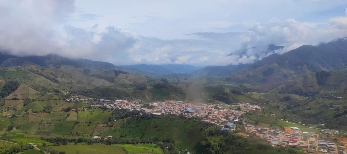 Atención: más de 100 personas desplazadas dejan combates en El Plateado ...