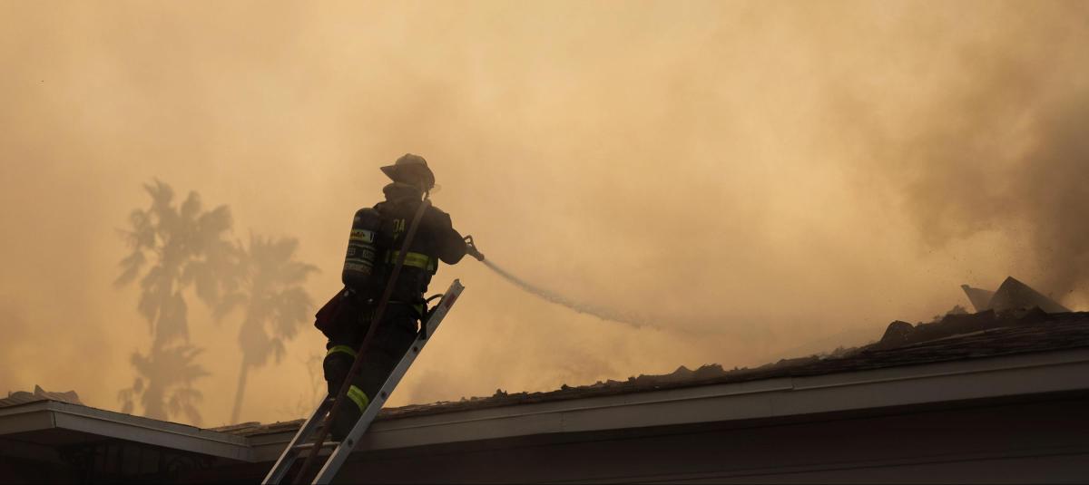 Incendio en Los Ángeles: suben a 10 los fallecidos en medio de toques de queda y nuevos focos de ...