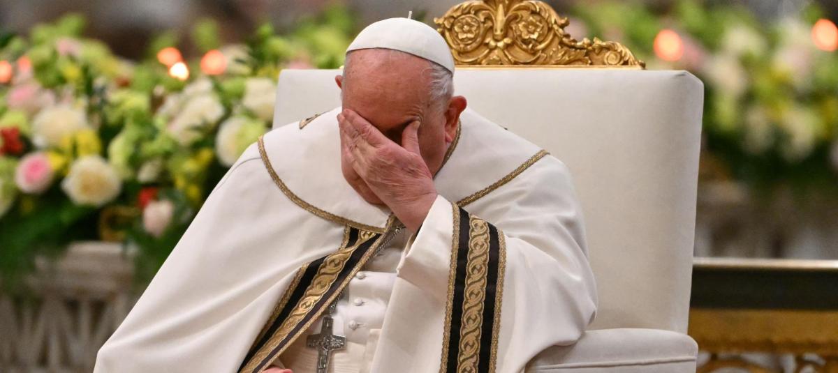 El papa Francisco sufre neumonía bilateral y su cuadro clínico sigue siendo complejo