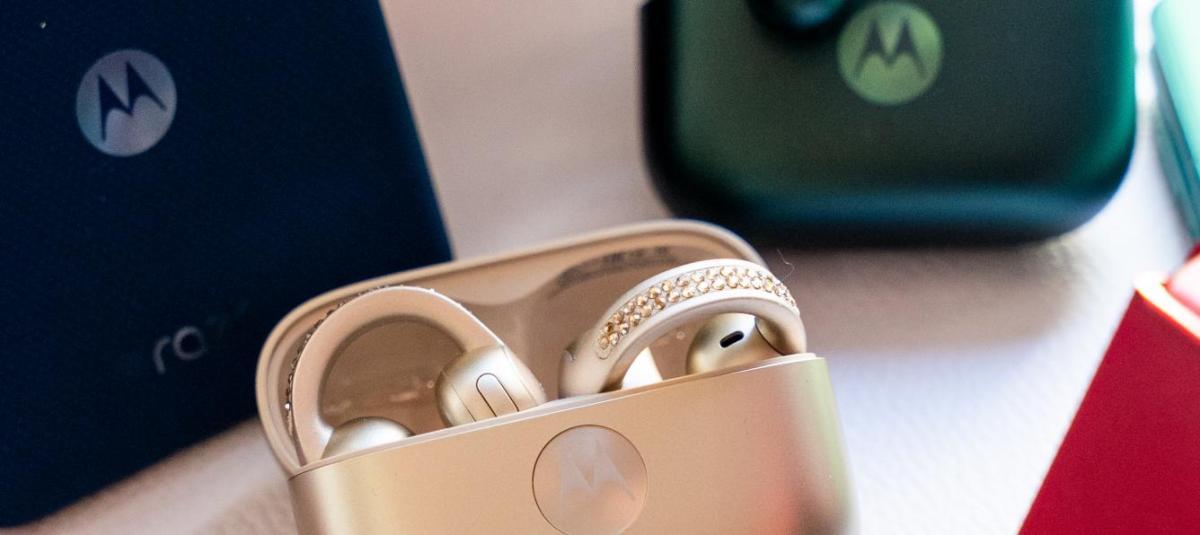 Motorola presenta los nuevos Moto Buds Loop con sonido espacial y ...