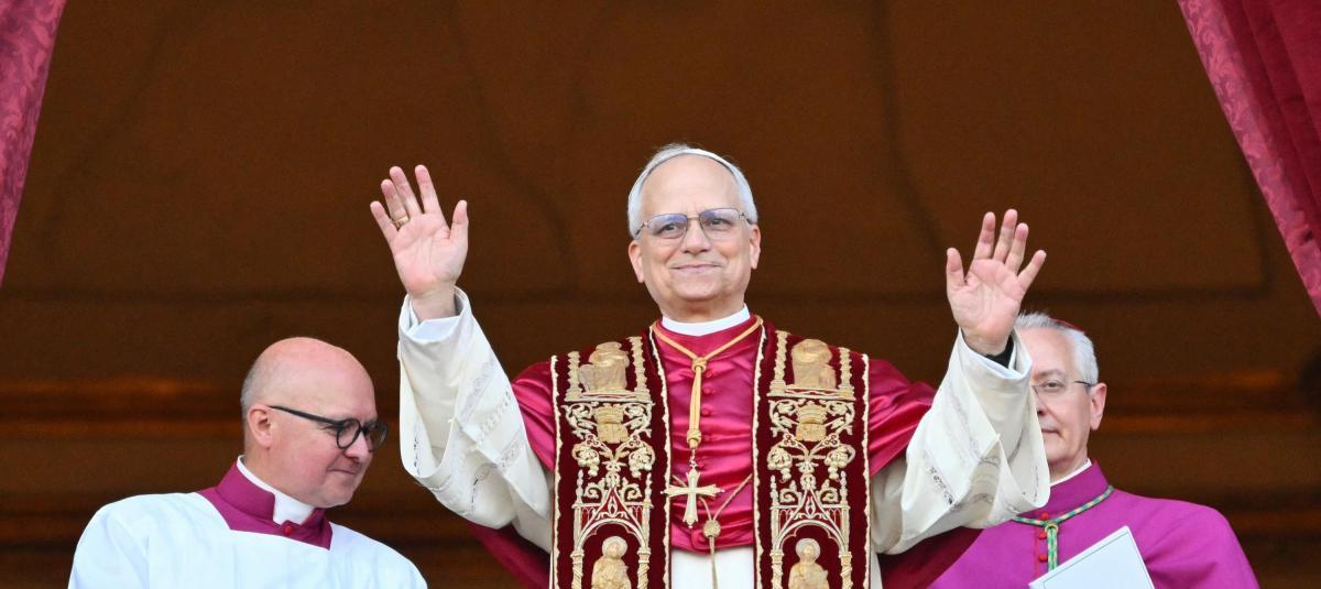 León XIV, el nuevo papa, dedica sentidas palabras a su antecesor en su primer discurso: 'Gracias ...