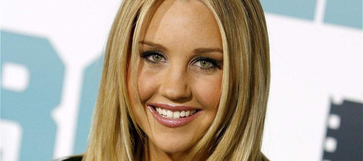 Actriz Amanda Bynes sale de hospital psiquiátrico