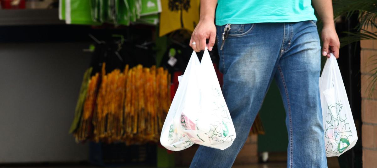 Esto es lo que le costarán las bolsas plásticas en 2024