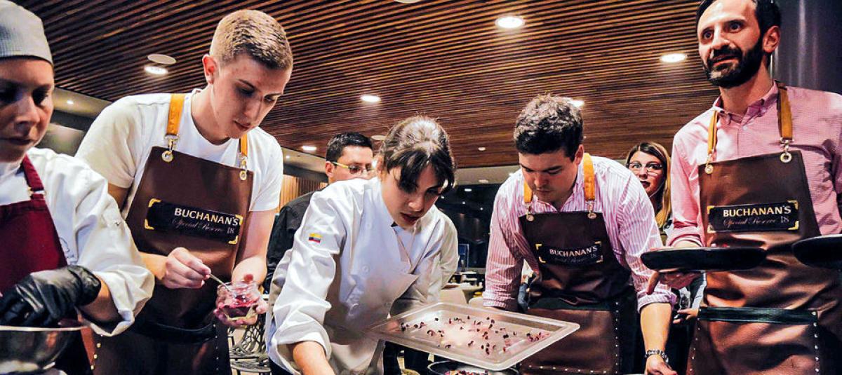 Críticos digitales de gastronomía cocinaron para reconocidos chefs