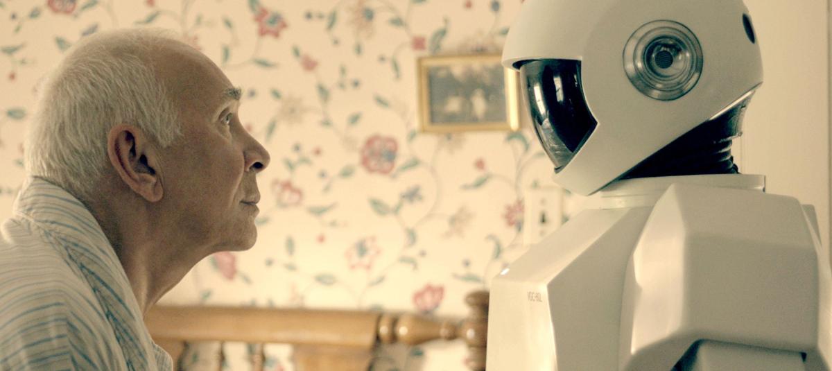 Robots con inteligencia artificial en China para los abuelos solitarios