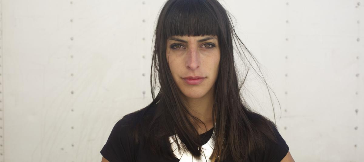 Moon Ribas, cyborg que se implantó un sensor en sus pies para sentir ...