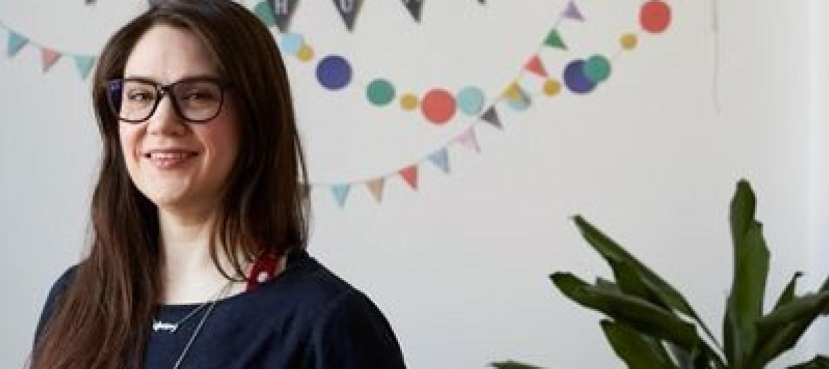 Sarah Corbett y su activismo con artesanías y manualidades