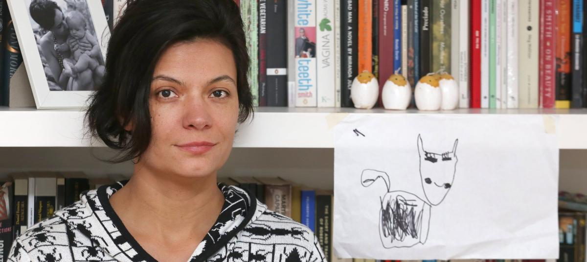 Melba Escobar ingresa al archivo de la Biblioteca del Congreso de ...