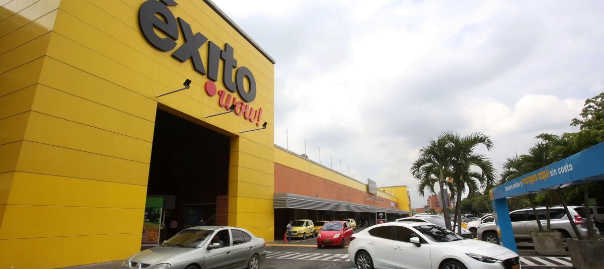 Quién es el inversionista chileno que quiere comprar el Éxito