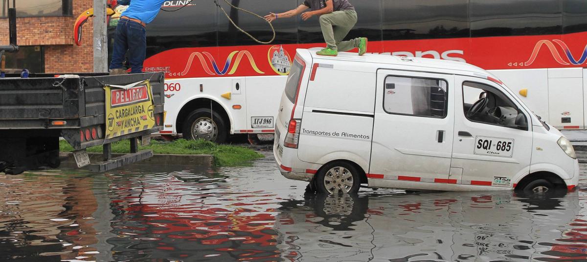 Piden solución a inundaciones en Montevideo, sector de Fontibón