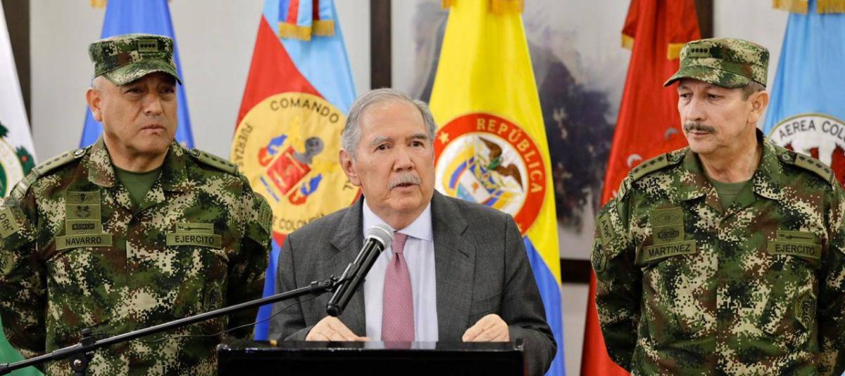 Renuncia ministro de la Defensa, Guillermo Botero