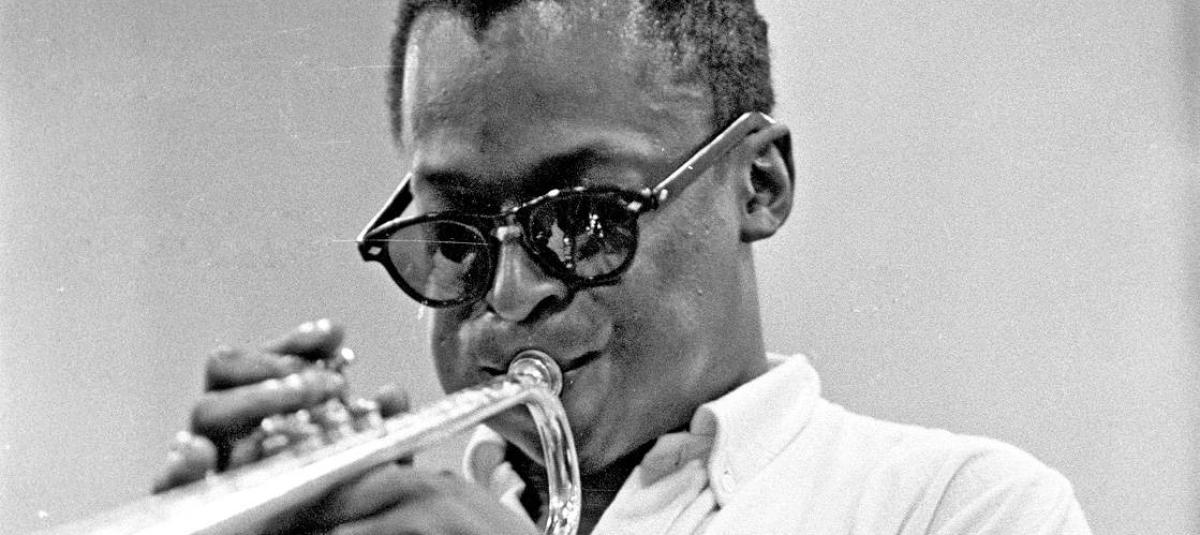 Miles in France: lanzan una colección de Miles Davis con más de cuatro ...