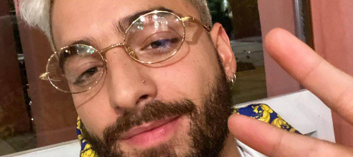 Maluma causa polémica por salir del baño sin lavarse las manos