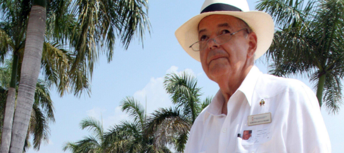 Raimundo Angulo está aprendiendo a caminar otra vez luego de tener covid-19