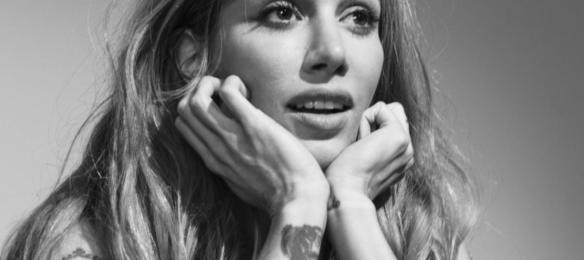 Cantante Maria Campos habla de su nuevo álbum Santo entendimiento