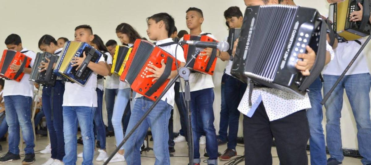acordeones para la Escuela ‘Rafael Escalona’ de Valledupar