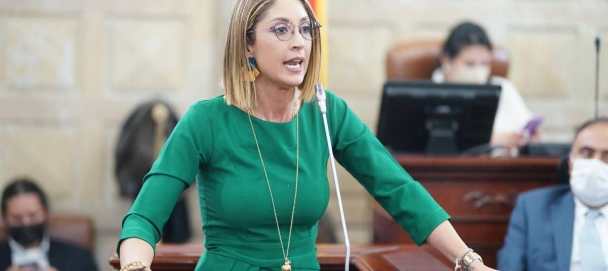 Sigue la polémica por plagio de Jennifer Arias