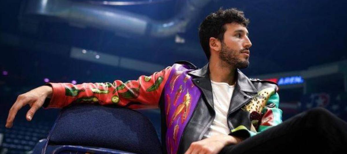 Sebastián Yatra revela secreto del éxito de tacones rojos