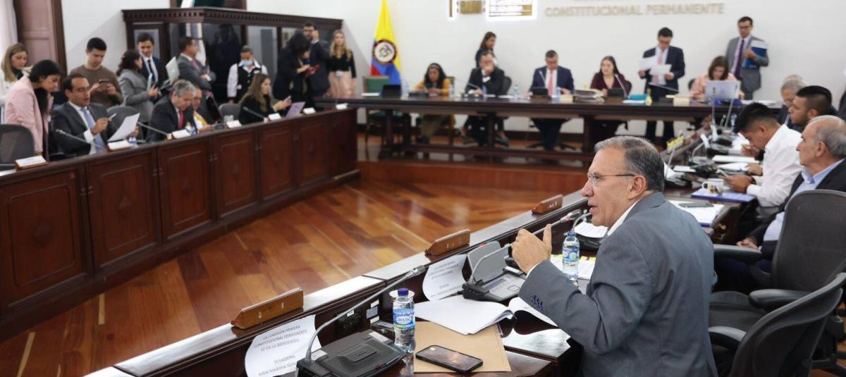 Reforma política: aprobada en primer debate