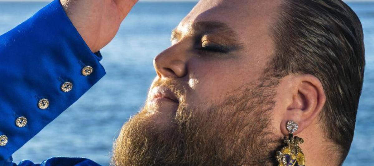 Enrique Ramil, cantante español Lgbti que habla sobre libertad