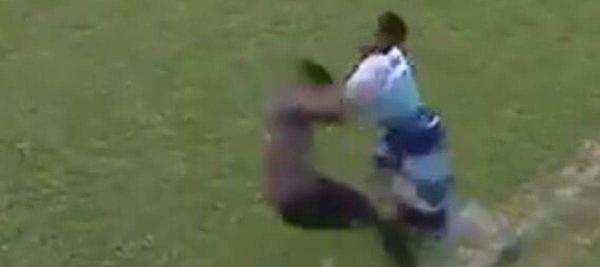 La patada criminal que desencadenó gresca en un partido, video