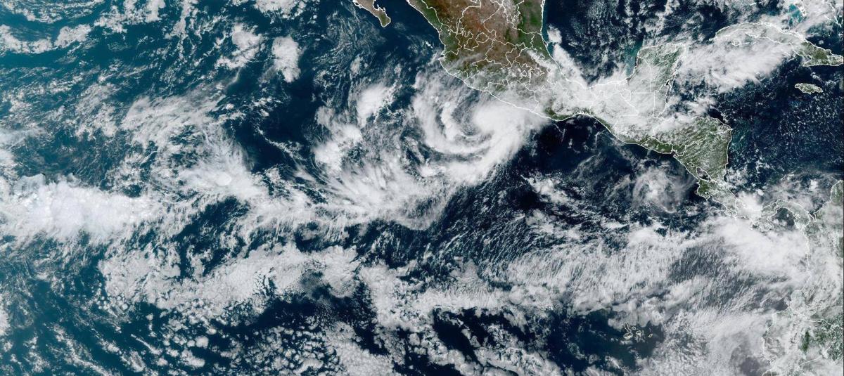 Roslyn evolucionó a huracán categoría 1 en el Pacífico mexicano