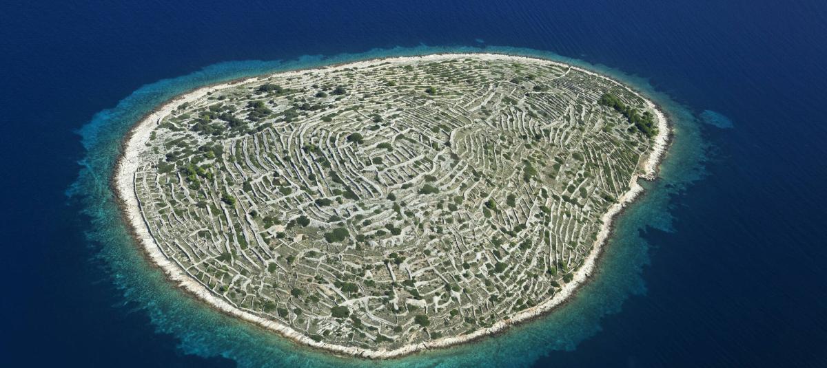 Baljenac: así es la misteriosa isla deshabitada con laberintos