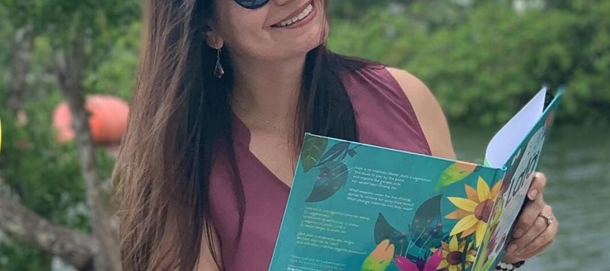 Susana Illera Martínez, escritora brilla con su propio 'Encanto'