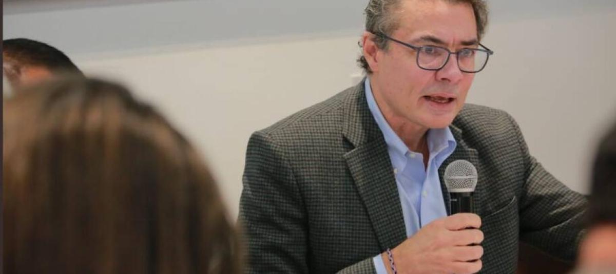 ¿Qué dicen los políticos tras salida de Alejandro Gaviria?