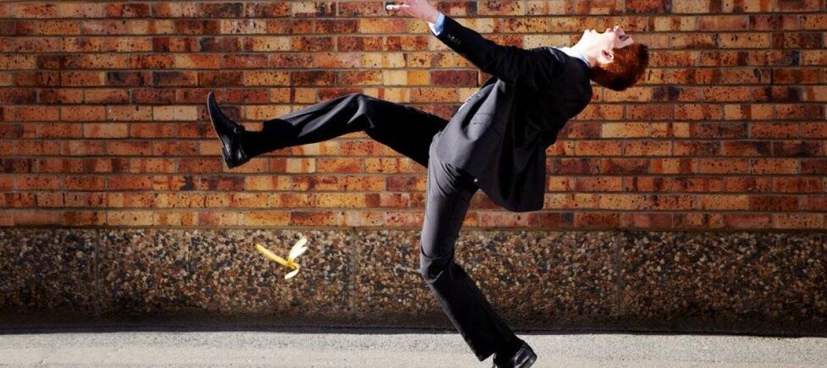 ¿Por qué nos reímos cuando alguien se cae o comete una torpeza?