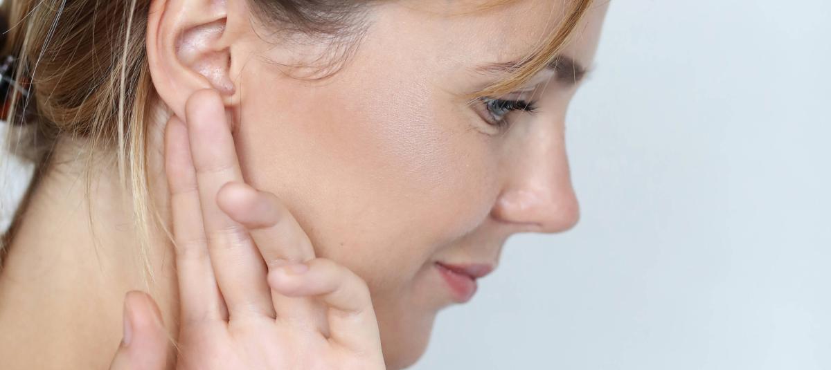 ¿Por qué se me pone roja una oreja sin razón aparente?