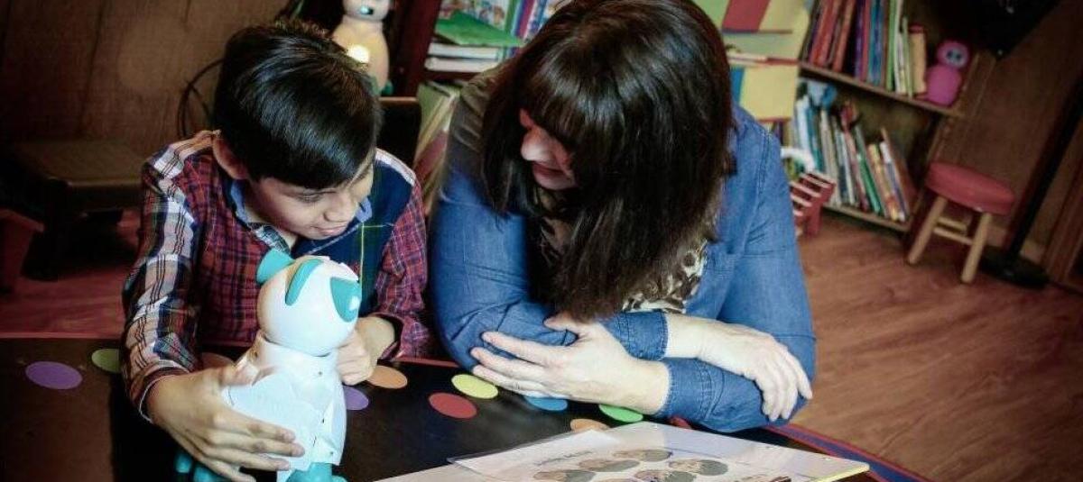 Robots e inteligencia artificial pueden ayudar a los niños con autismo