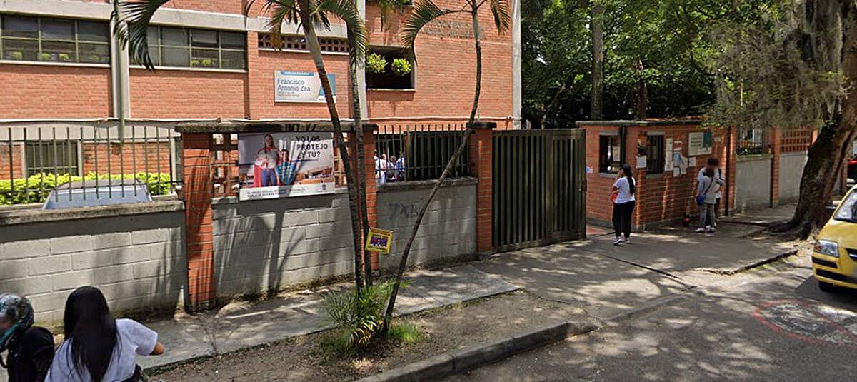 Medellín: estudiantes se turnan para estudiar porque faltan profesores