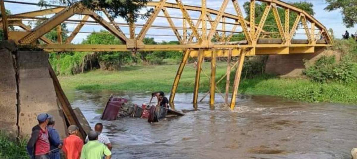Magdalena: calamidad pública tras caída de puente