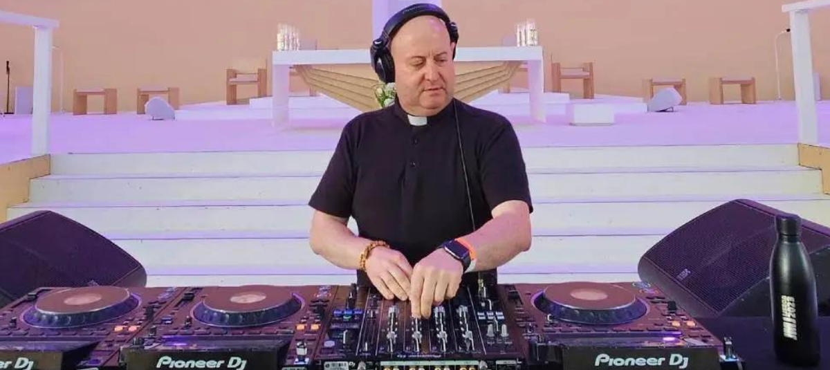 La historia del Padre Guilherme, el sacerdote que también es DJ