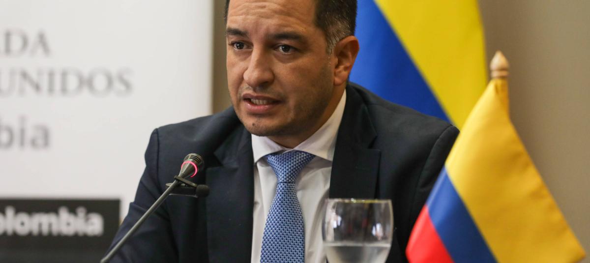 Gobierno Petro se echa para atrás y anuncia que Andrés Idárraga seguirá ...