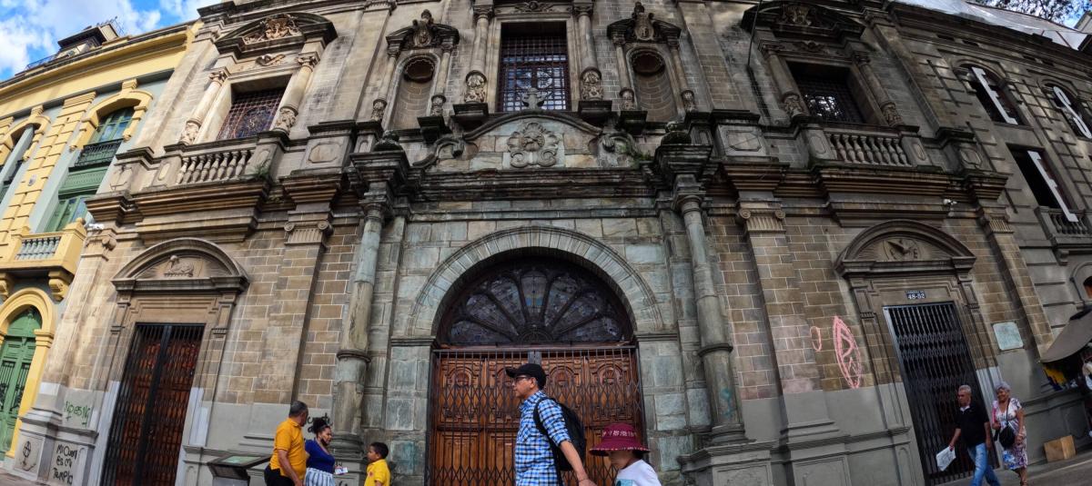 Claustro San Ignacio, el edificio de más de 220 años que cuenta la historia de Medellín
