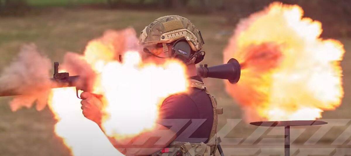 Lanzacohetes explotó en las manos de Adam Knowles, youtuber: video