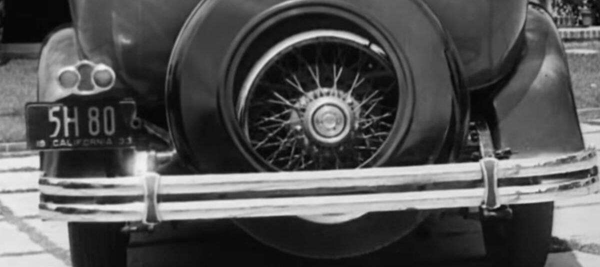 El increíble carro con una quinta rueda para parquear en 1933