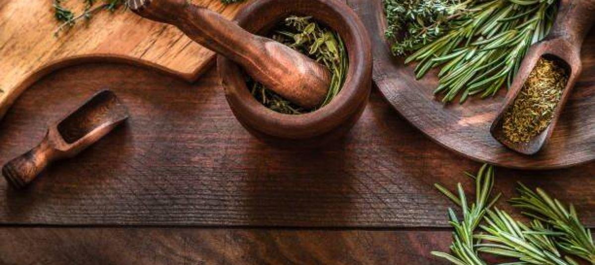 La hierba aromática que combate la retención de líquidos y quizá no sabía