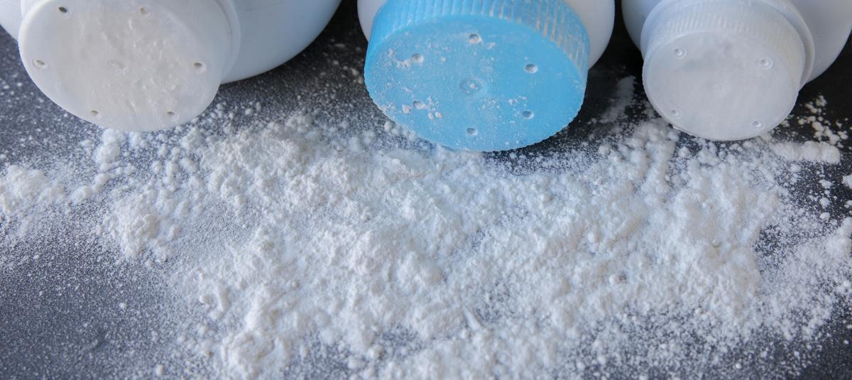 El producto de aseo que se vende en EE. UU. y que nuevo estudio lo asocia con cáncer de ovario