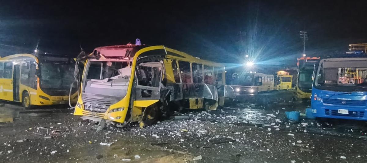 Estas son las posibles causas de la explosión de bus del Sitp que dejó dos heridos y seis ...