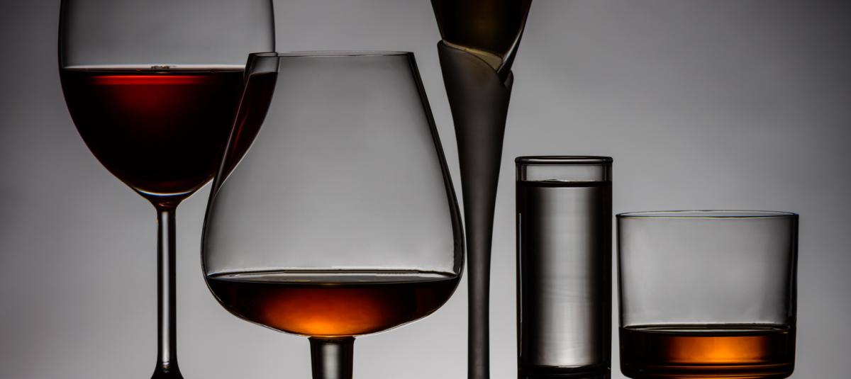 Estilos de copas y vasos para beber licores y cerveza
