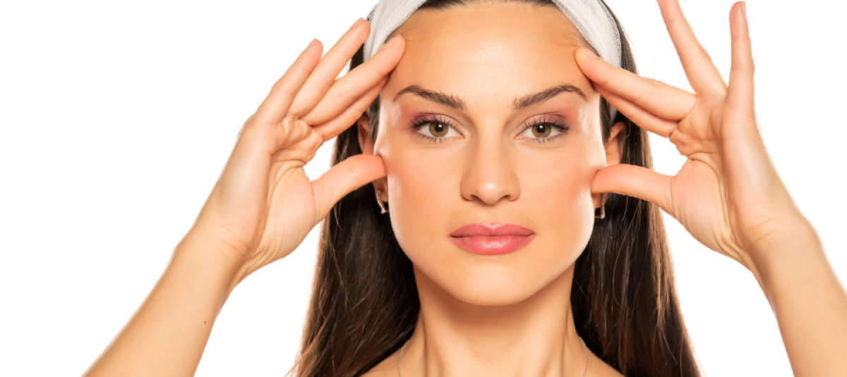 Instructora de pilates muestra ocho ejercicios simples para evitar las ...