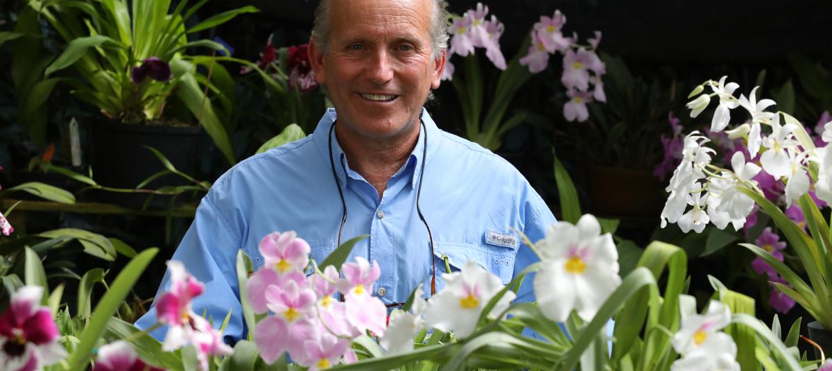 El colombiano que clona orquídeas al borde de la extinción