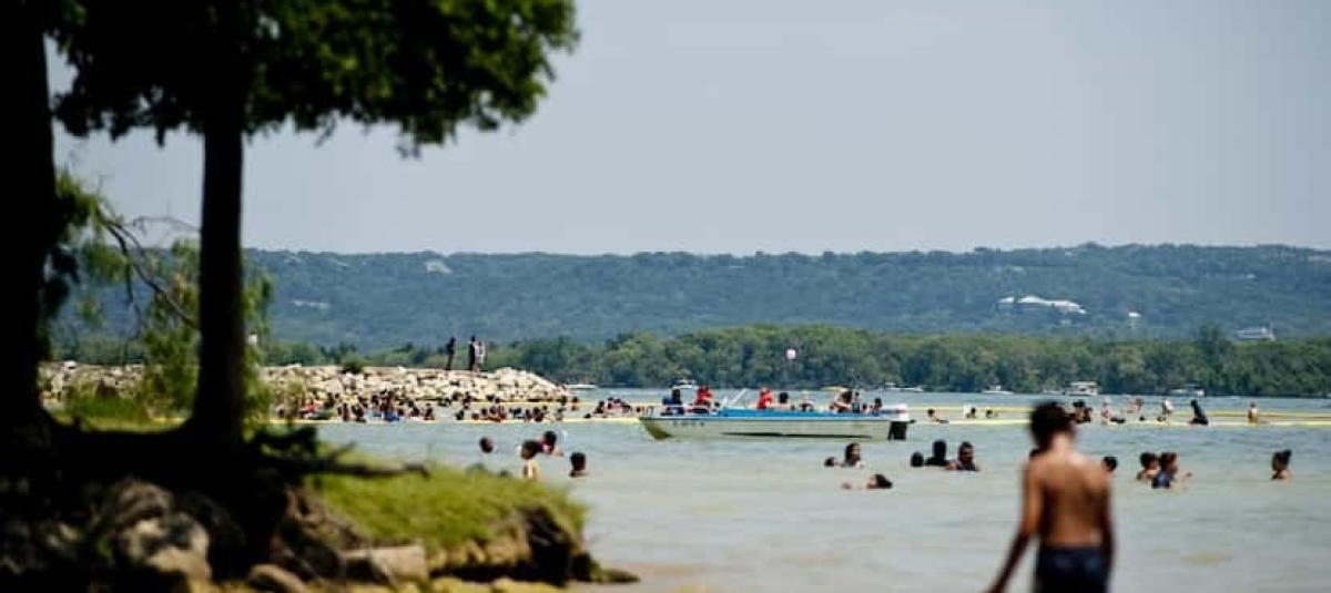 El peligroso motivo por el que nunca debería nadar en los lagos del ...