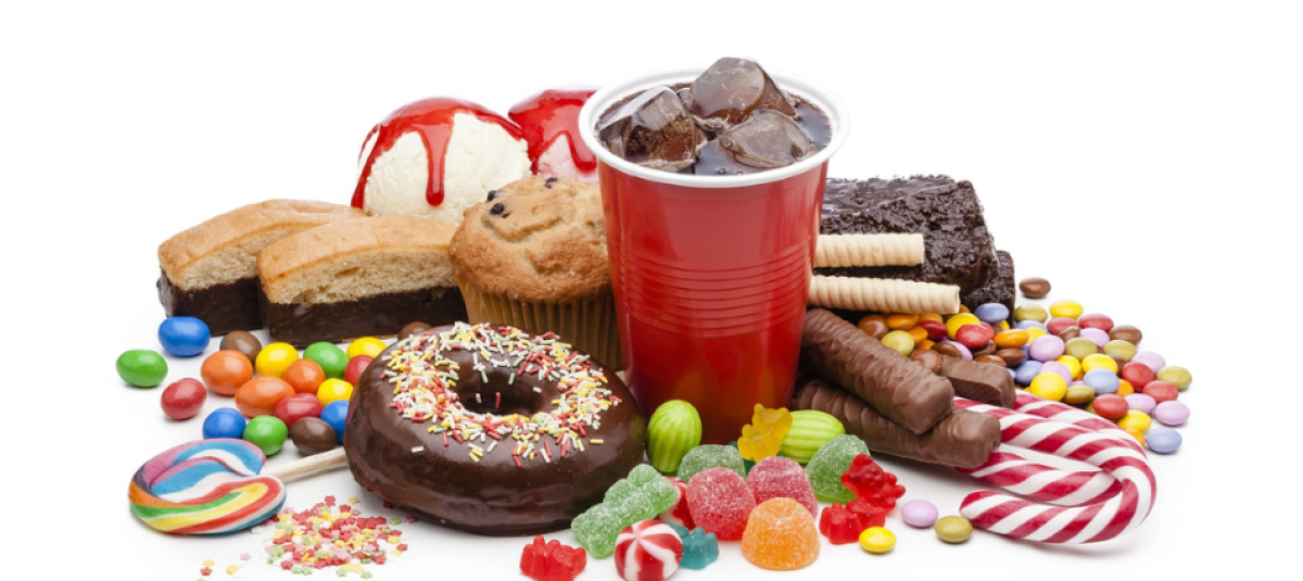 ¿Por qué nos da antojo de comer dulces, paquetes o comida chatarra?